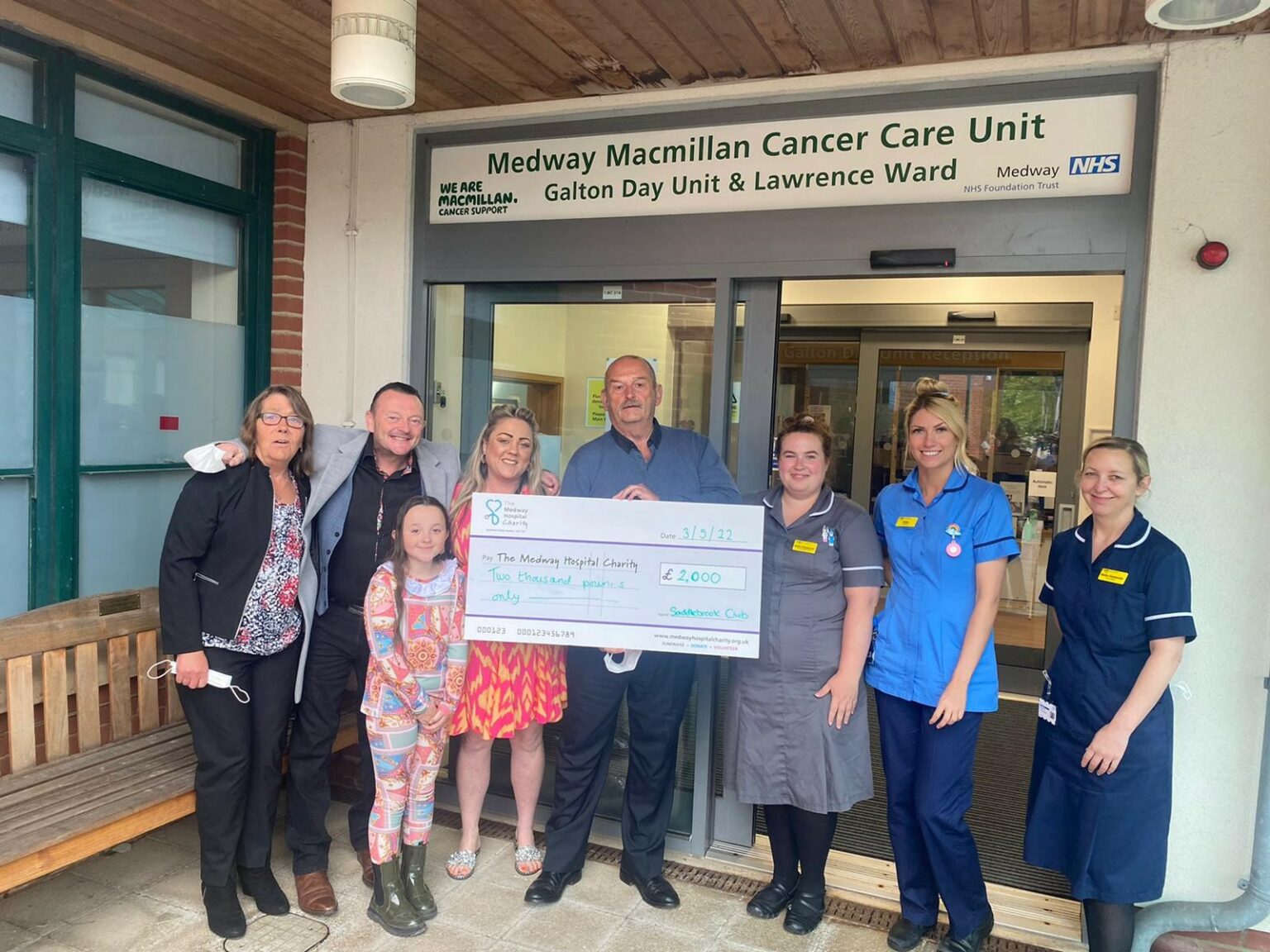 Cancer Unit receives £2,000 donation - The Medway Hospital Charity